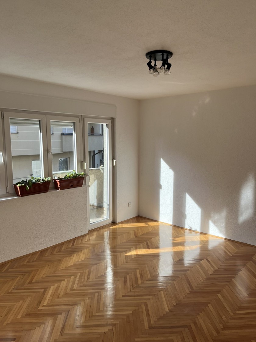 Na prodaju stan od 61m2 u strogom centru Bijeljine - BDBOX