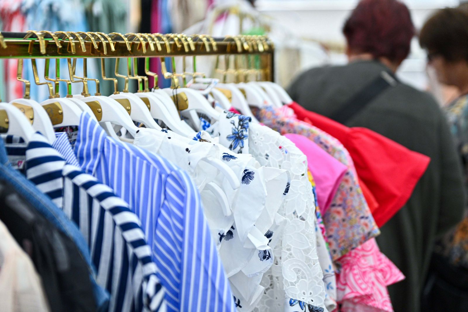 OTVOREN "E BUTIK" U BIJELJINI U ponudi širok asortiman unikatne odjeće ...