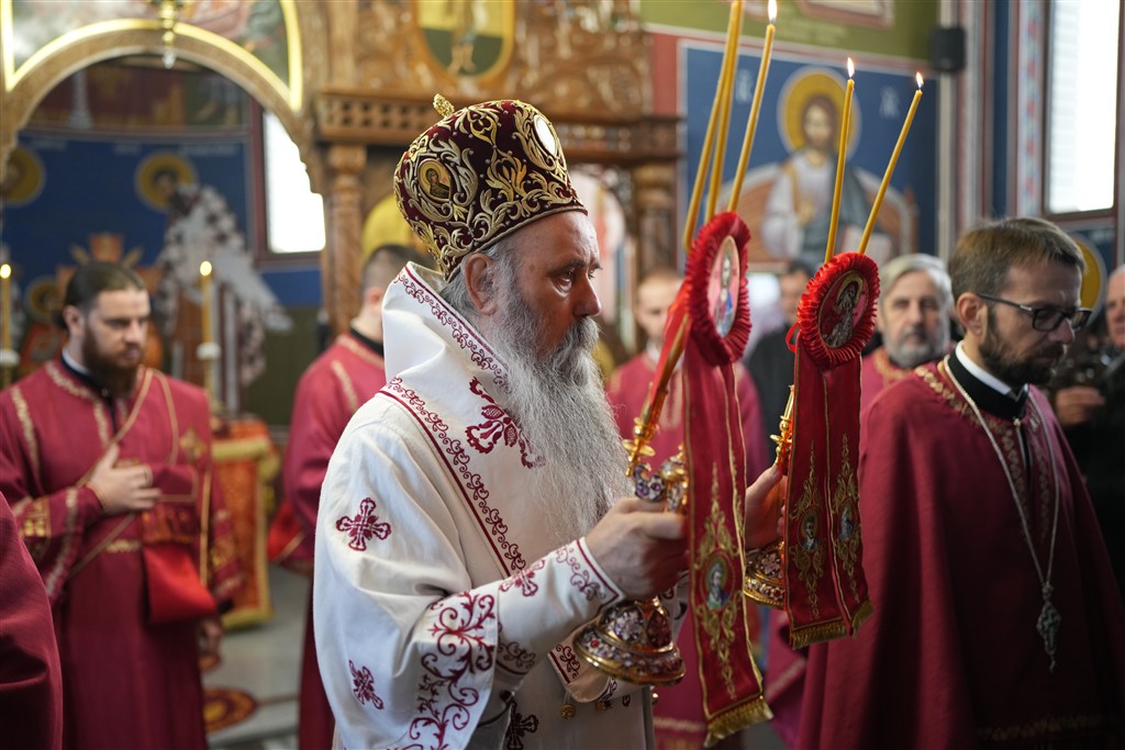 Sveta arhijerejska liturgija u Dvorovima na praznik Oci
