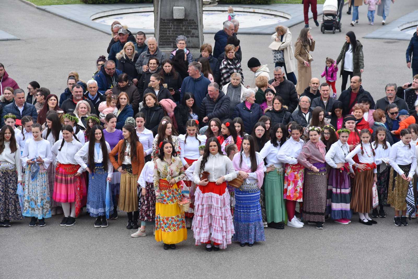 Lazarice igrale i pjevale za rodnu godinu FOTO/VIDEO Lazarice igrale i pjevale za rodnu godinu FOTO/VIDEO