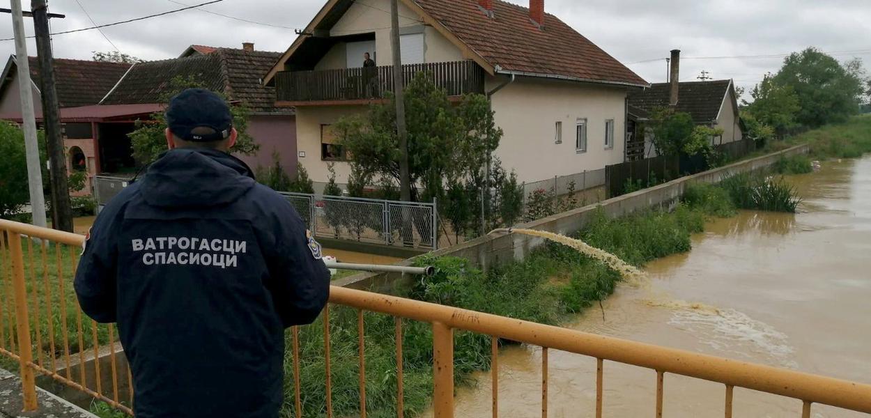 Šest osoba evakuisano zbog poplava u tri grada u Srbiji