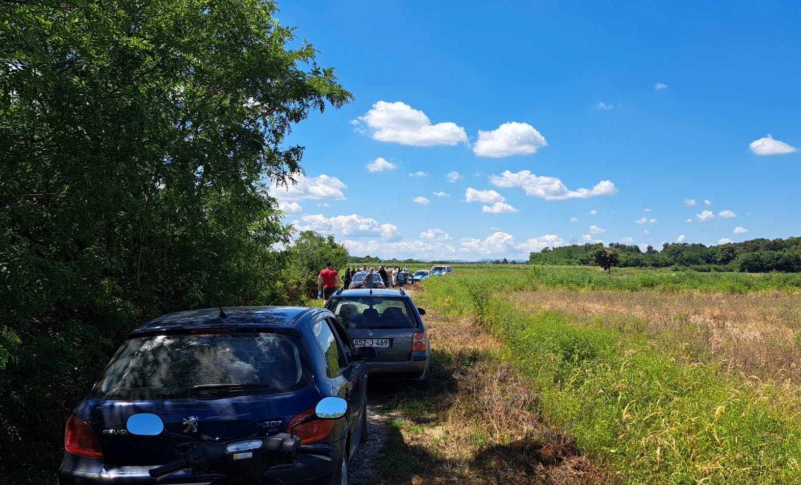 Mještani Graca i Stupnja spriječili iskopavanje jame za ukop zaraženih ...