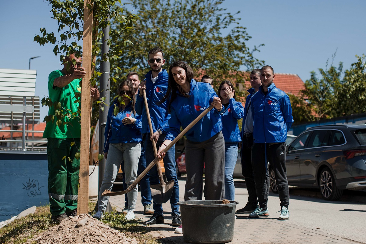 Omladinci RSS posadili breze u okviru akcije „April – mjesec čistoće“